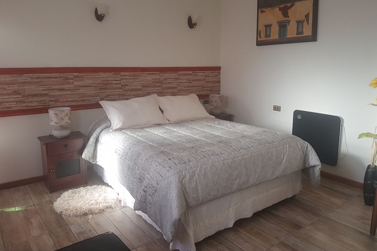 Quarto Duplo Deluxe, não fumadores | Cortinas/cortinados opacos, Wi-fi grátis, roupa de cama fornecida