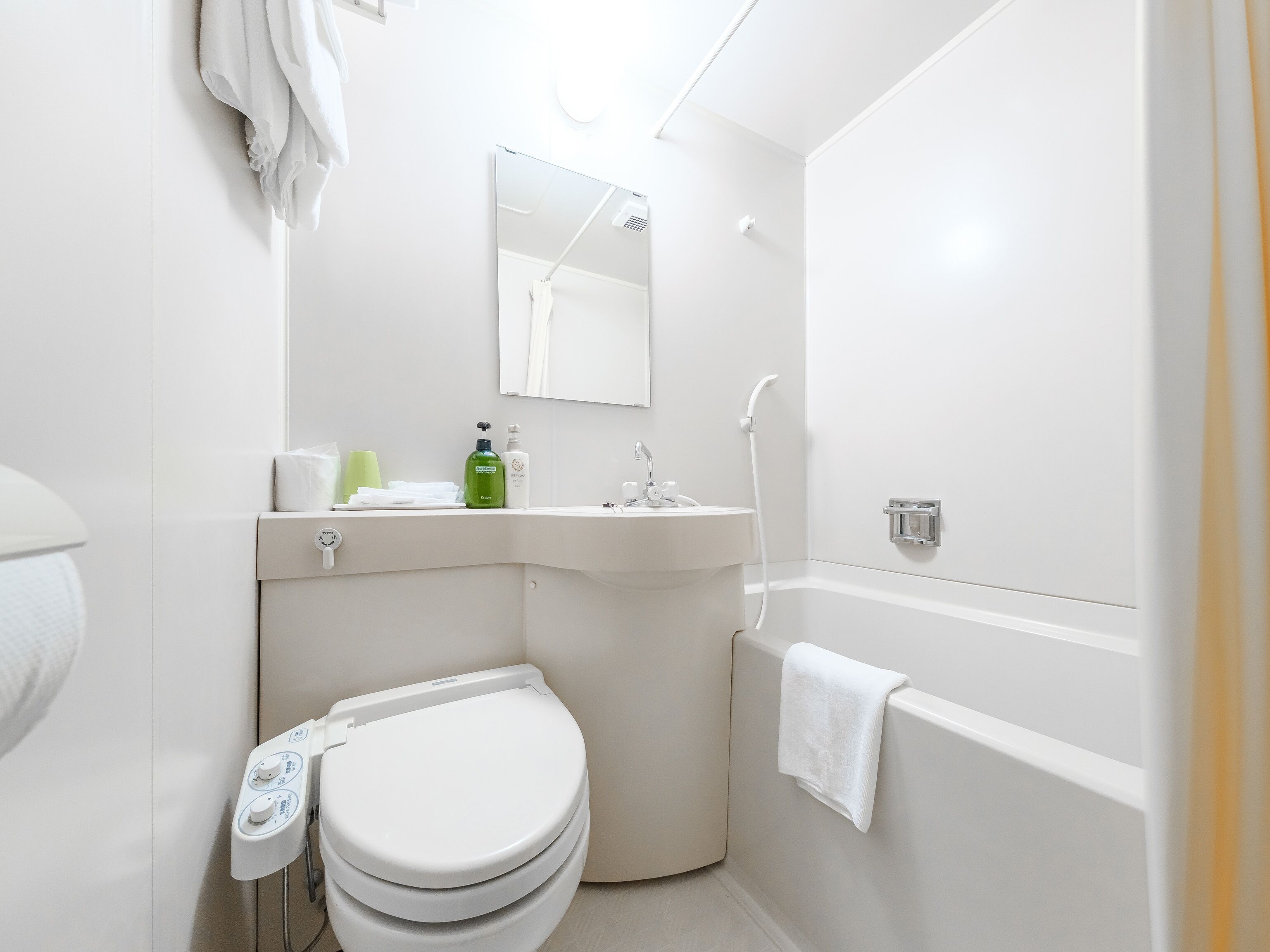 Quarto Triplo Tradicional, fumadores (Japanese Room) | Casa de banho | Uma combinação polibã/banheira, artigos de higiene pessoal grátis 