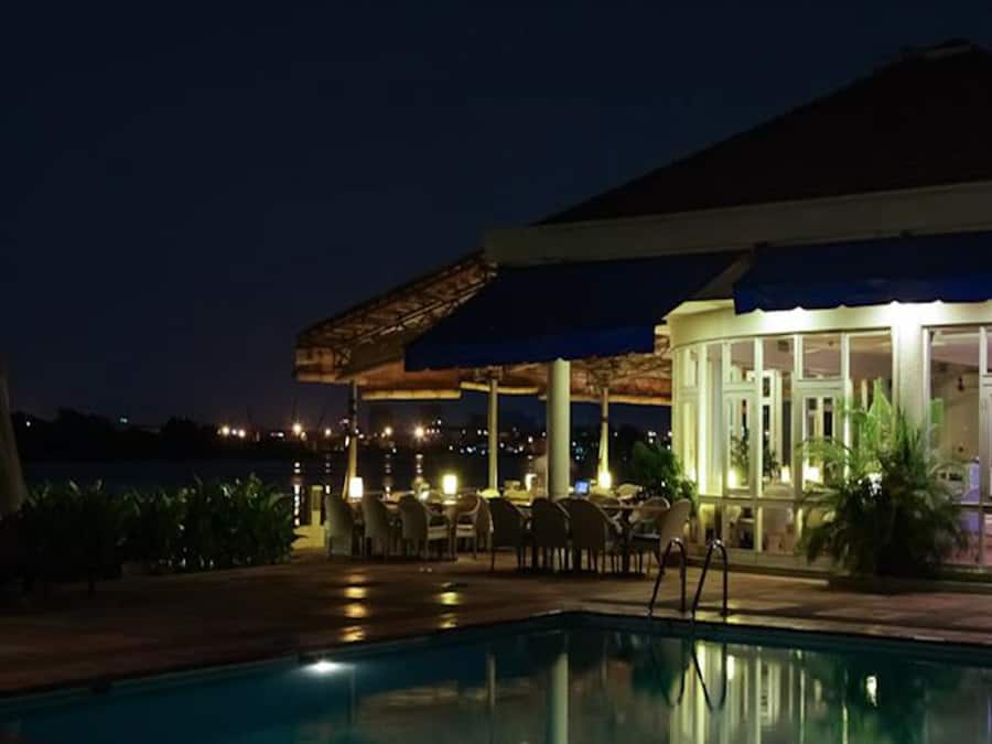 Bar junto à piscina