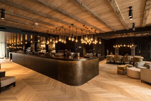 2 bares/lounges 