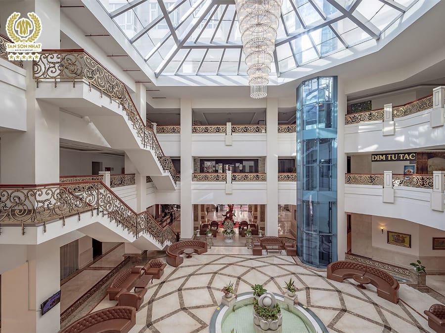 Área de estar no saguão