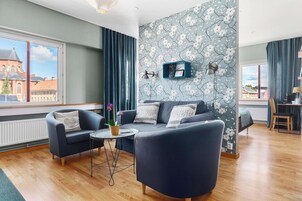 Quarto Superior, 1 cama king-size, não fumadores (with Sofabed) | Roupa de alta qualidade, com mobília individualizada, secretária 