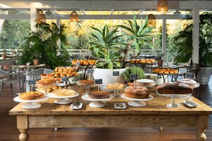 Pequeno-almoço tipo buffet diário incluído