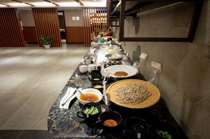 Pequeno-almoço self-service diário (350 TWD por pessoa) 