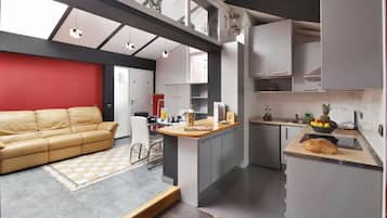 Apartamento luxo (6 adults) | 1 quarto, roupas de cama premium, escrivaninha, cortinas blackout