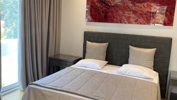 Top-Floor Design Suite | Roupa de alta qualidade, minibar, cofre no quarto