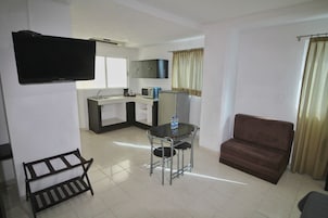 Quarto Duplo Deluxe, 2 camas de casal | Ferro/tábua de engomar, Wi-fi grátis, roupa de cama fornecida
