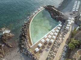 3 piscinas exteriores, guarda-sóis, espreguiçadeiras 