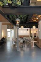 Café da manhã com buffet durante a semana (EUR 15 por pessoa) 