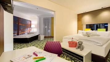 Suíte família, 1 cama de casal e sofá-cama | Roupas de cama antialérgicas, cofres nos quartos, escrivaninha