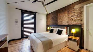 Cofre no quarto, com decoração personalizada