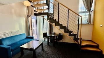 Suite, várias camas (Plus) | Cortinas/cortinados opacos, ferro/tábua de engomar