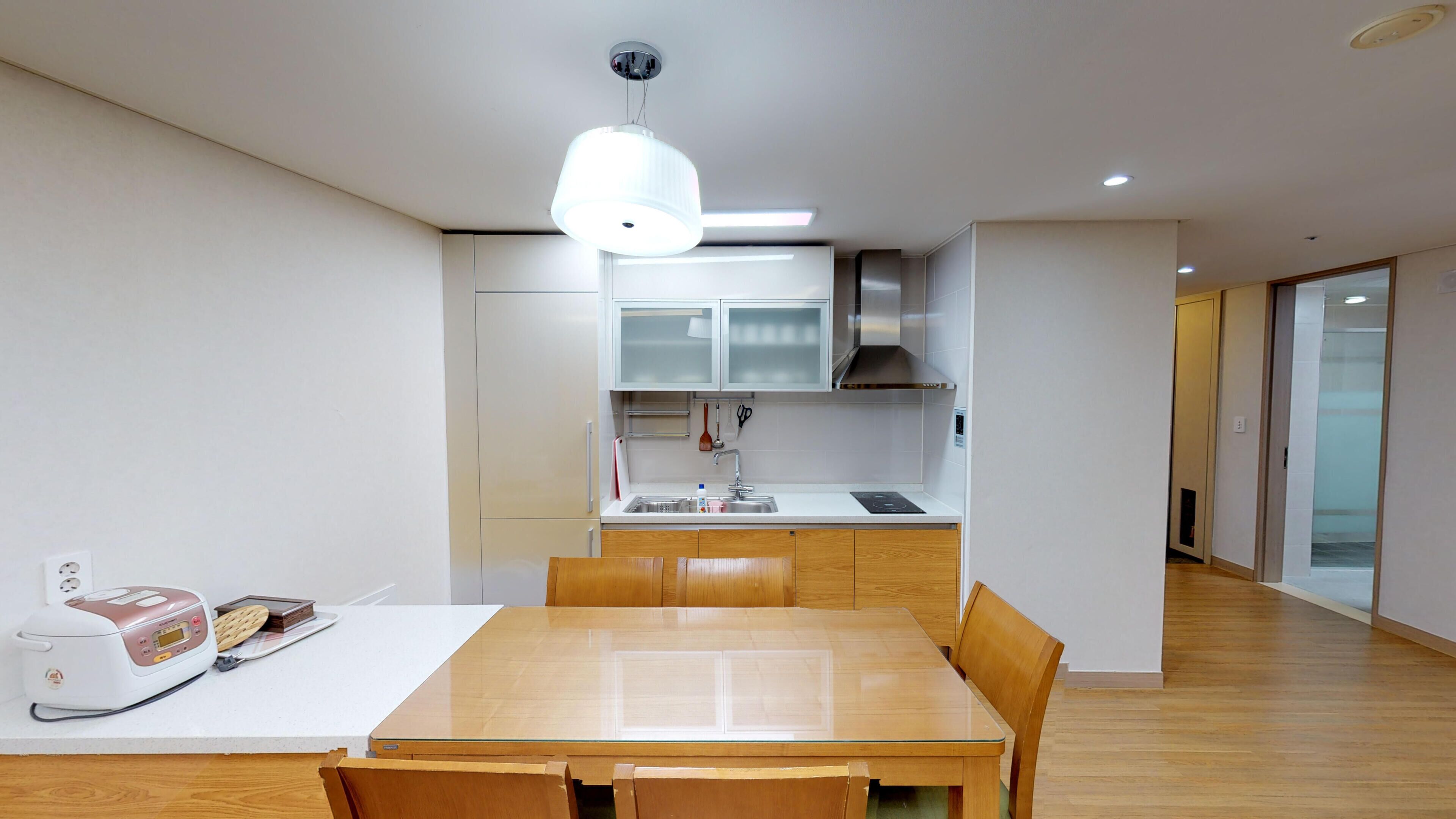 [Hill Condo] Hill Grand Deluxe 35PY | Secretária, internet com fios grátis, roupa de cama fornecida 