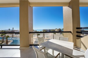 Condo família, 2 quartos, sacada, vista para o mar | Terraço/pátio