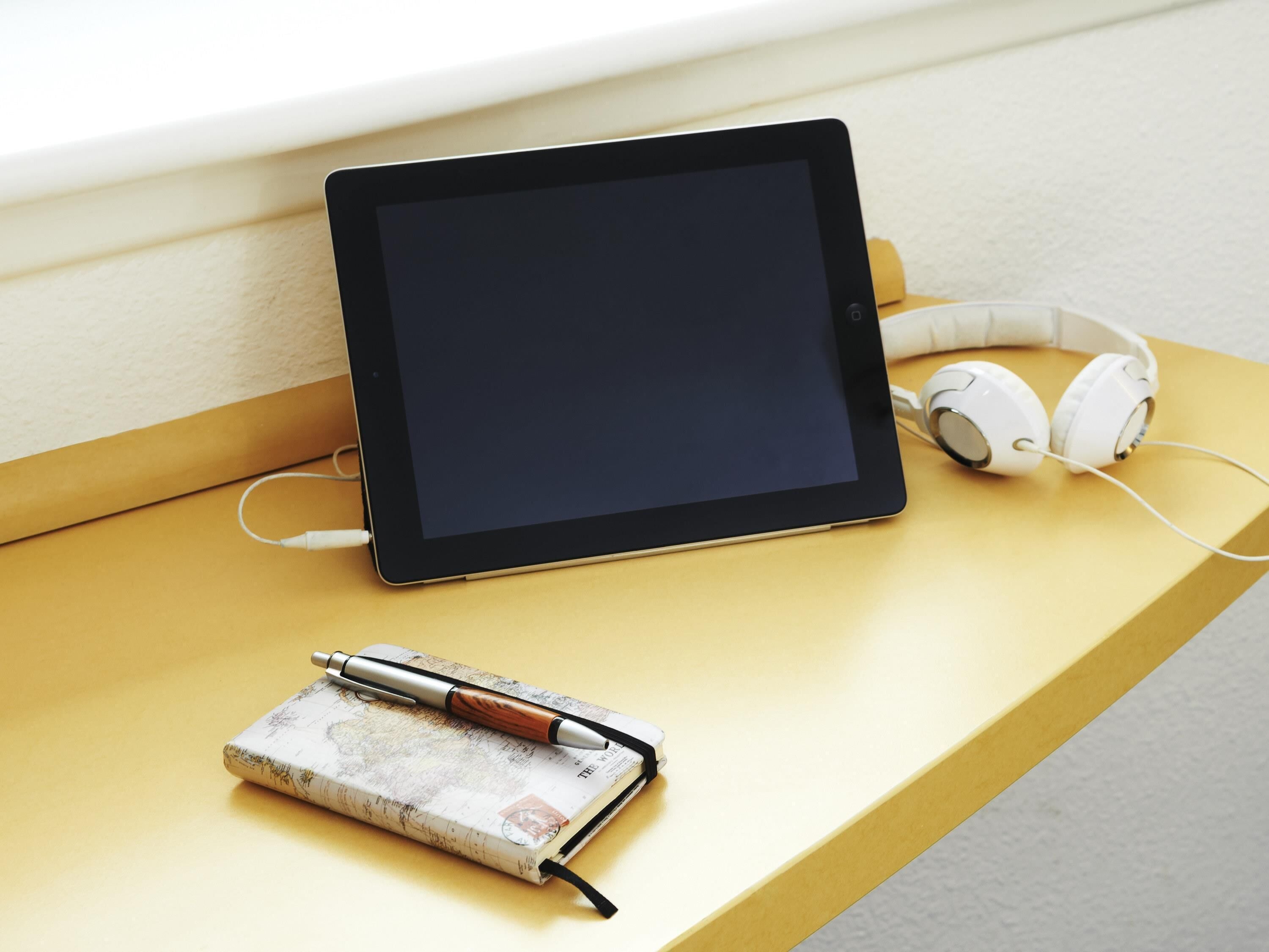 Cofres nos quartos, escrivaninha, Wi-Fi de cortesia, roupa de cama