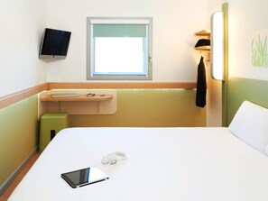 Cofres nos quartos, escrivaninha, Wi-Fi de cortesia, roupa de cama