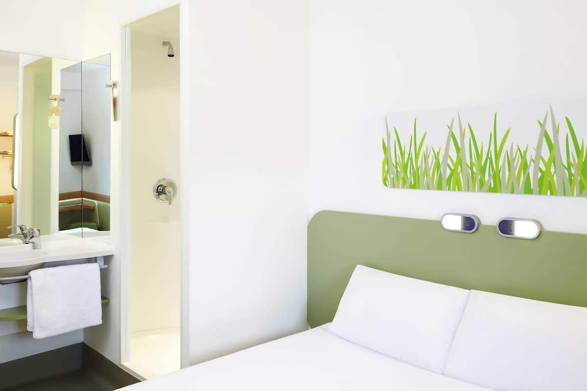 Cofre no quarto, secretária, Wi-fi grátis, roupa de cama fornecida