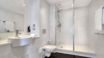 Camas com colchões de espuma com sistema de memória, cofres nos quartos