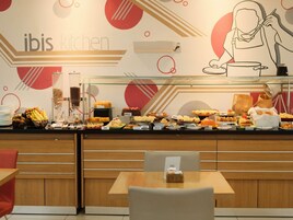 Café da manhã com buffet todos os dias mediante uma taxa