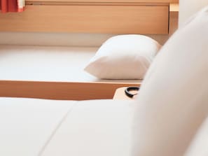 Quarto standard, 1 cama de casal | Frigobar, cofres nos quartos, escrivaninha, quartos à prova de som