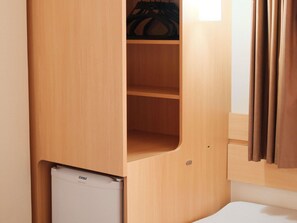 Quarto standard, 1 cama de casal | Frigobar, cofres nos quartos, escrivaninha, quartos à prova de som
