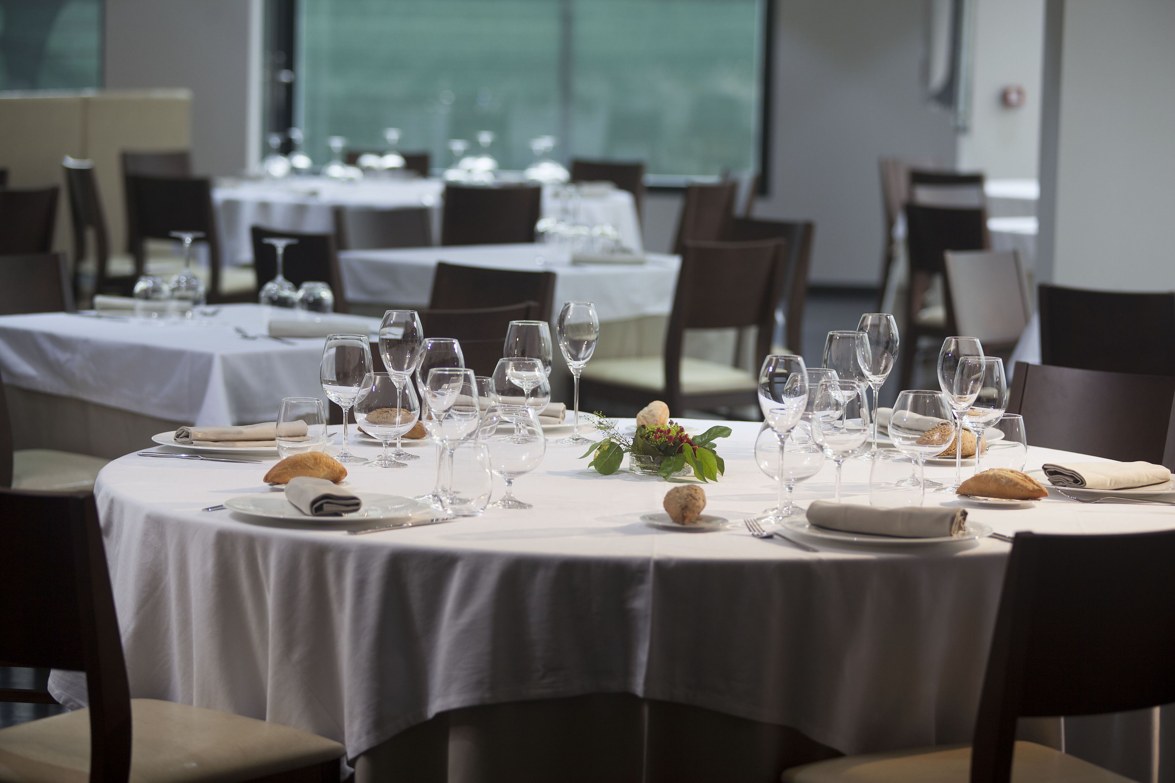 Serviço de almoço, culinária espanhola, restaurante ao ar livre 