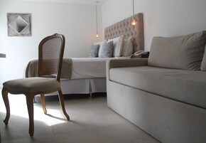 Suite Deluxe | Cofre no quarto, secretária adequada para computadores portáteis
