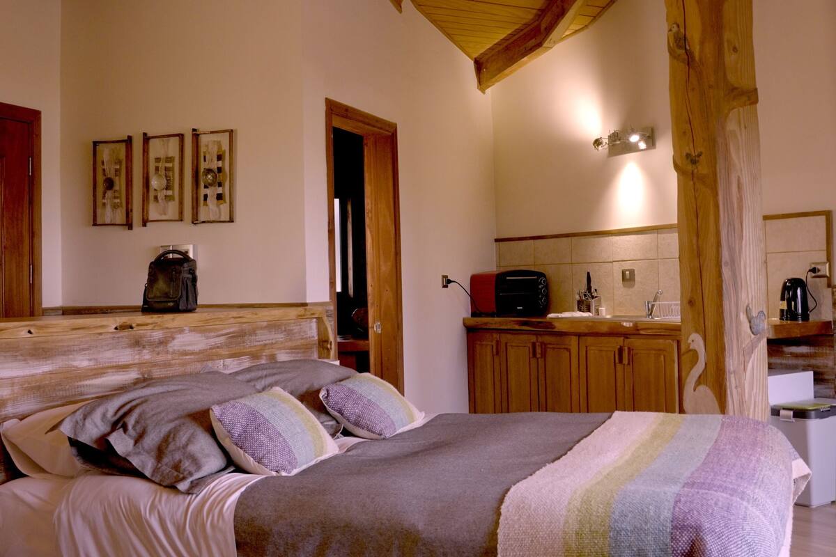 Quarto Quádruplo Premium | 2 quartos, edredões de penas, camas de colchão pillowtop 
