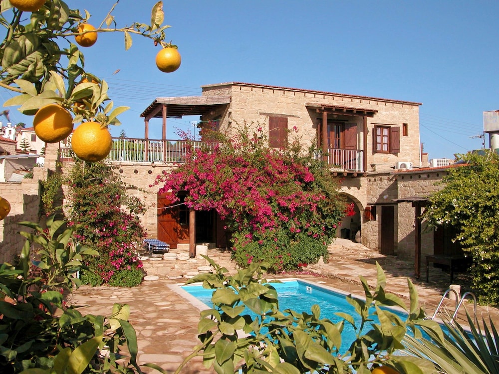 Cyprus Villages Hotel & Restaurant - Central Location - Bed & Breakfast - With Access To Pool And Stunning Views - Chypre