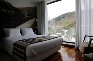 Suite, 1 cama de casal e sofá-cama, vista para o rio | Cofre no quarto, Wi-fi grátis, roupa de cama fornecida 