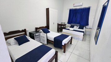 Quarto standard | 8 quartos, frigobar, escrivaninha, cortinas blackout