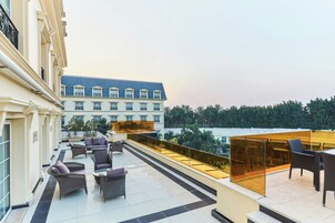 Suite Presidencial, 1 cama king-size, vista para a piscina | Edredões de penas, cofre no quarto, secretária, quartos insonorizados 