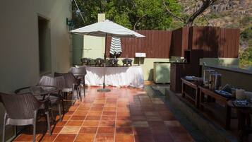 Café da manhã com buffet todos os dias (INR 1000 por pessoa)