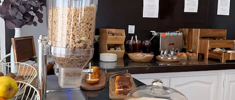 Café da manhã com buffet todos os dias (EUR 14 por pessoa)