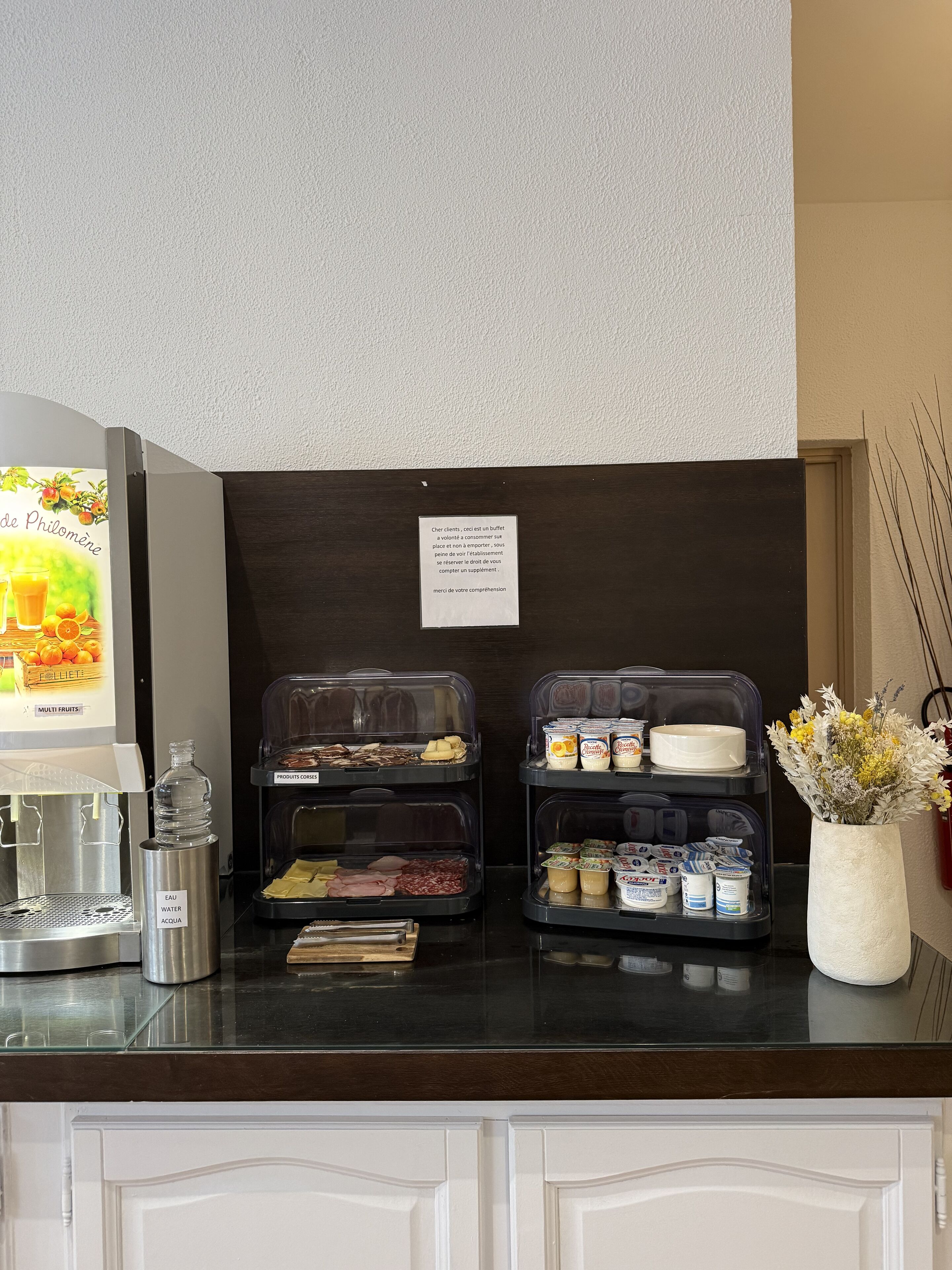 Buffet de pequeno-almoço
