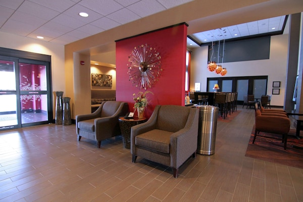 Hampton Inn & Suites Grand Forks - Grand Forks, ND