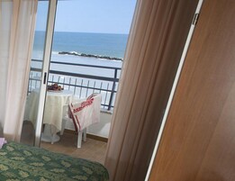 Cofres nos quartos, escrivaninha, berços (sobretaxa), Wi-Fi de cortesia