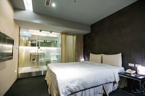 Quarto casal standard, 1 cama de casal (No Windows) | 1 quarto, edredons de pluma, escrivaninha