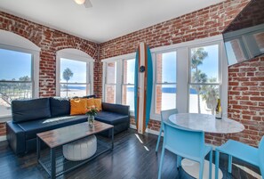 Televisor de ecrã plano de 28 polegadas com canais por cabo, televisor 