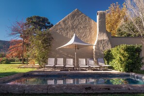 2 piscinas externas, guarda-sóis, espreguiçadeiras