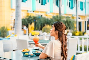 Café da manhã, almoço e jantar; culinária internacional 