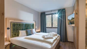 Chalé, vista para a montanha | Cofre no quarto, secretária, cortinas/cortinados opacos, Wi-fi grátis