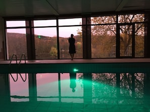 Piscina interior, da(s) 07:00 à(s) 21:00, espreguiçadeiras 