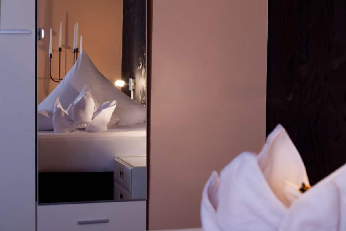 Quarto Individual | Secretária, cortinas/cortinados opacos, Wi-fi grátis