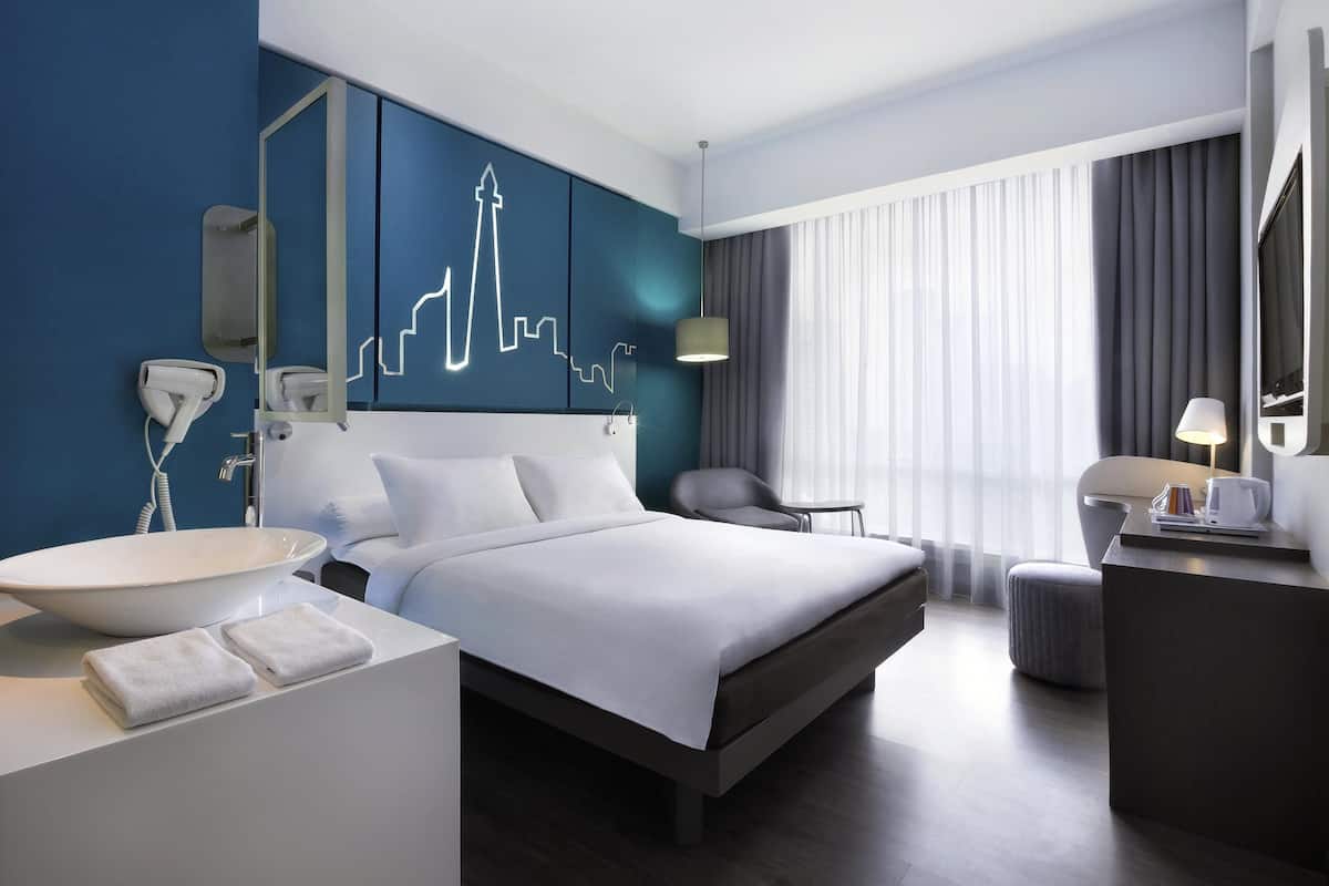 Quarto luxo, 1 cama Queen, vista para a cidade | Roupas de cama premium, cofres nos quartos, escrivaninha