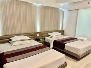 Minibar, cofre no quarto, secretária, Wi-fi grátis 