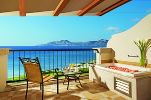 Preferred Club Junior Suite Ocean Front King | Sacada