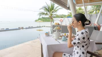 Serviço de café da manhã, culinária internacional, vistas para a praia