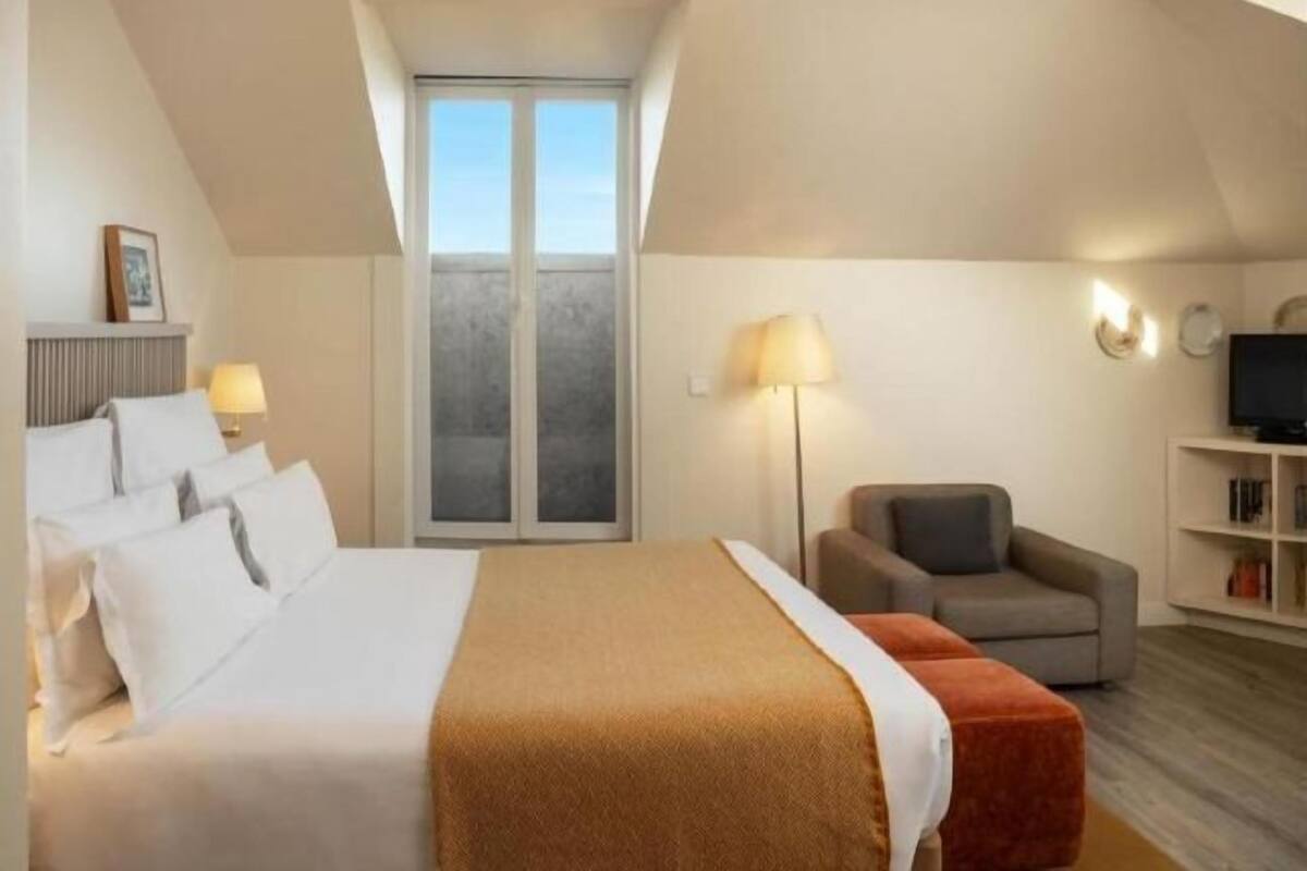 Lençóis de algodão egípcio, minibar, cofre no quarto, secretária