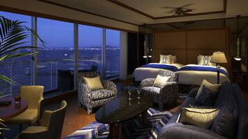 Suite Júnior (Luxury Floor Access) | Cofre no quarto, secretária, cortinas/cortinados opacos